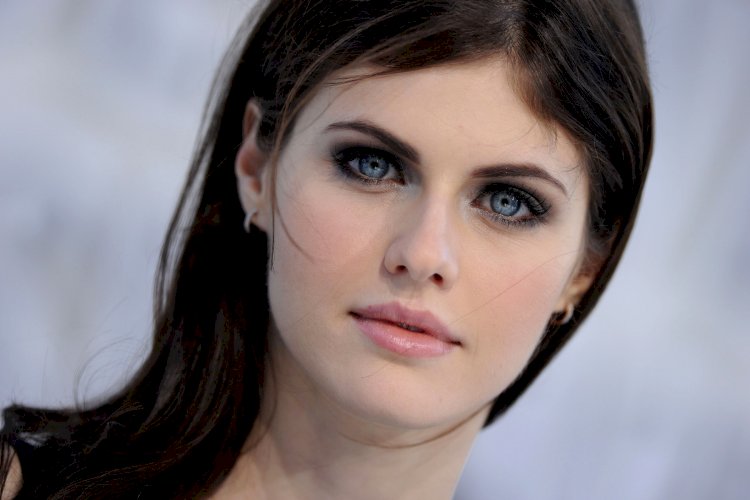 Такую девушку забыть невозможно, особенно её глаза. Александра Даддарио - IfBest